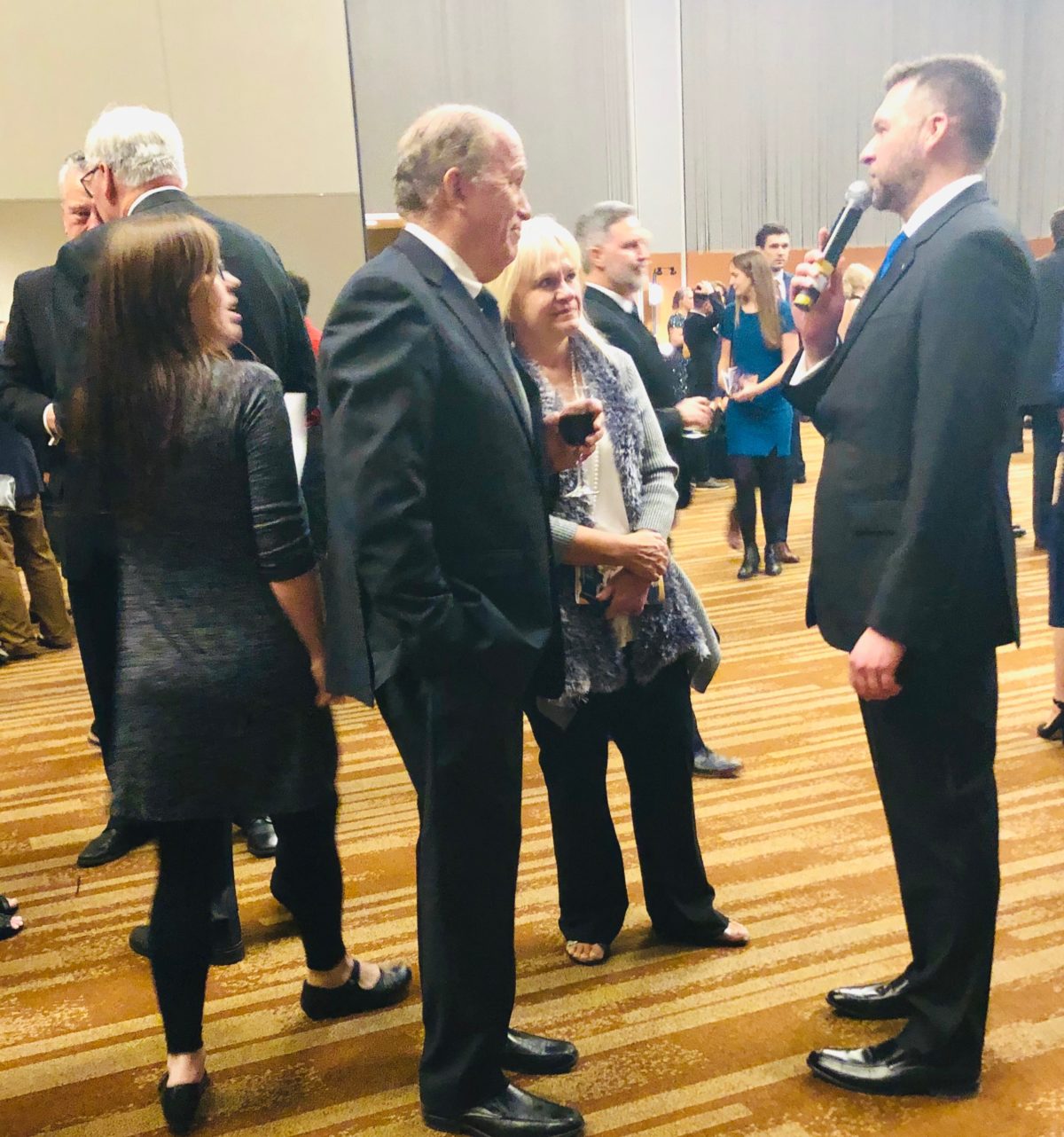 Jewish Cultural Gala brings out tuxes, sequins, and pols - Must Read Alaska