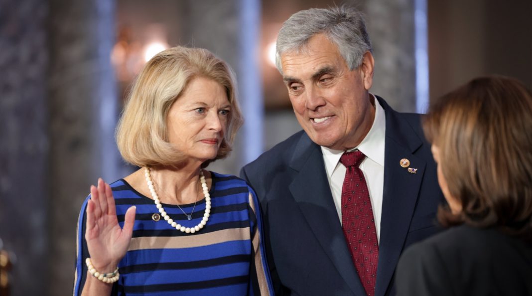 Murkowski sworn in as senator - Must Read Alaska