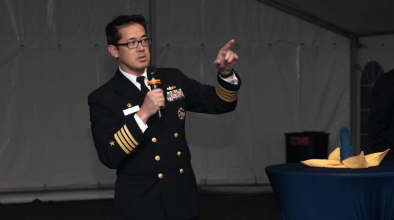 U.S.S. Gettysburg accidentally fires on U.S. jet; ship's commanding officer is from Alaska ...