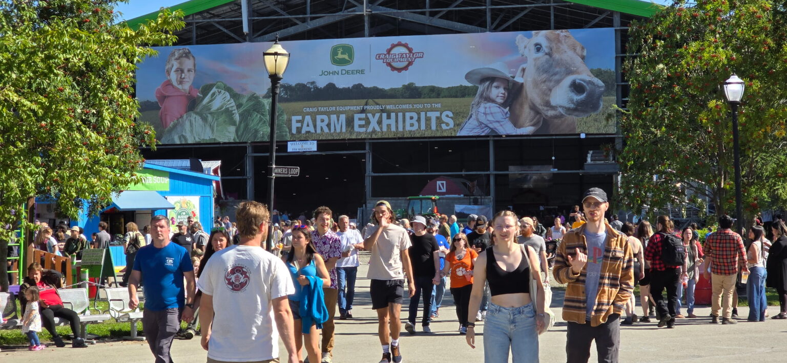 Blue skies, big crowds mark opening weekend of Alaska State Fair - Must ...